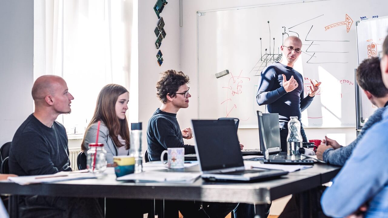 How to Become a Collaborative IT Team Leader - Starthub Asia